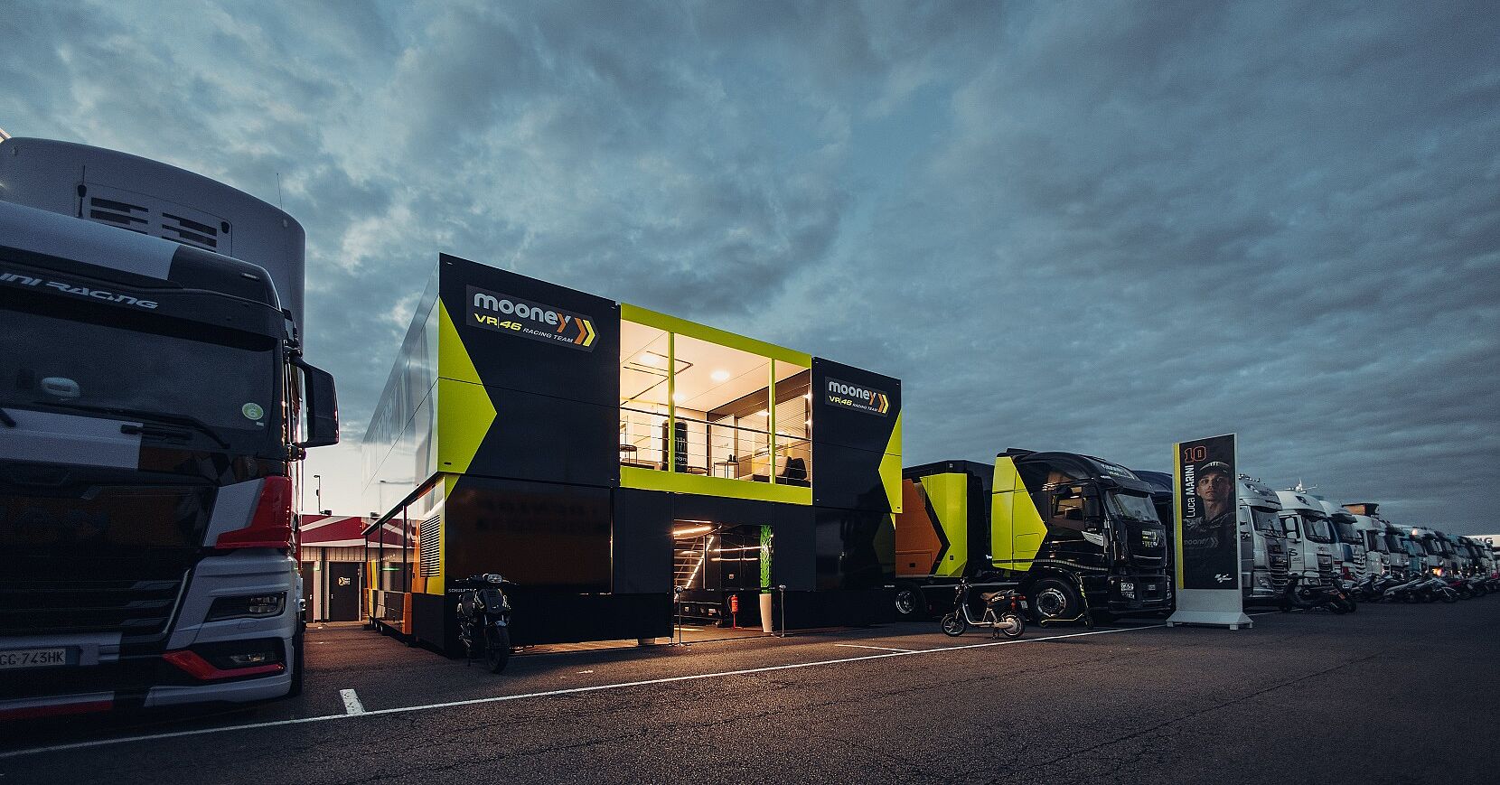 Mit 70 Mitarbeitern fertigen wir Ihre Unikate an