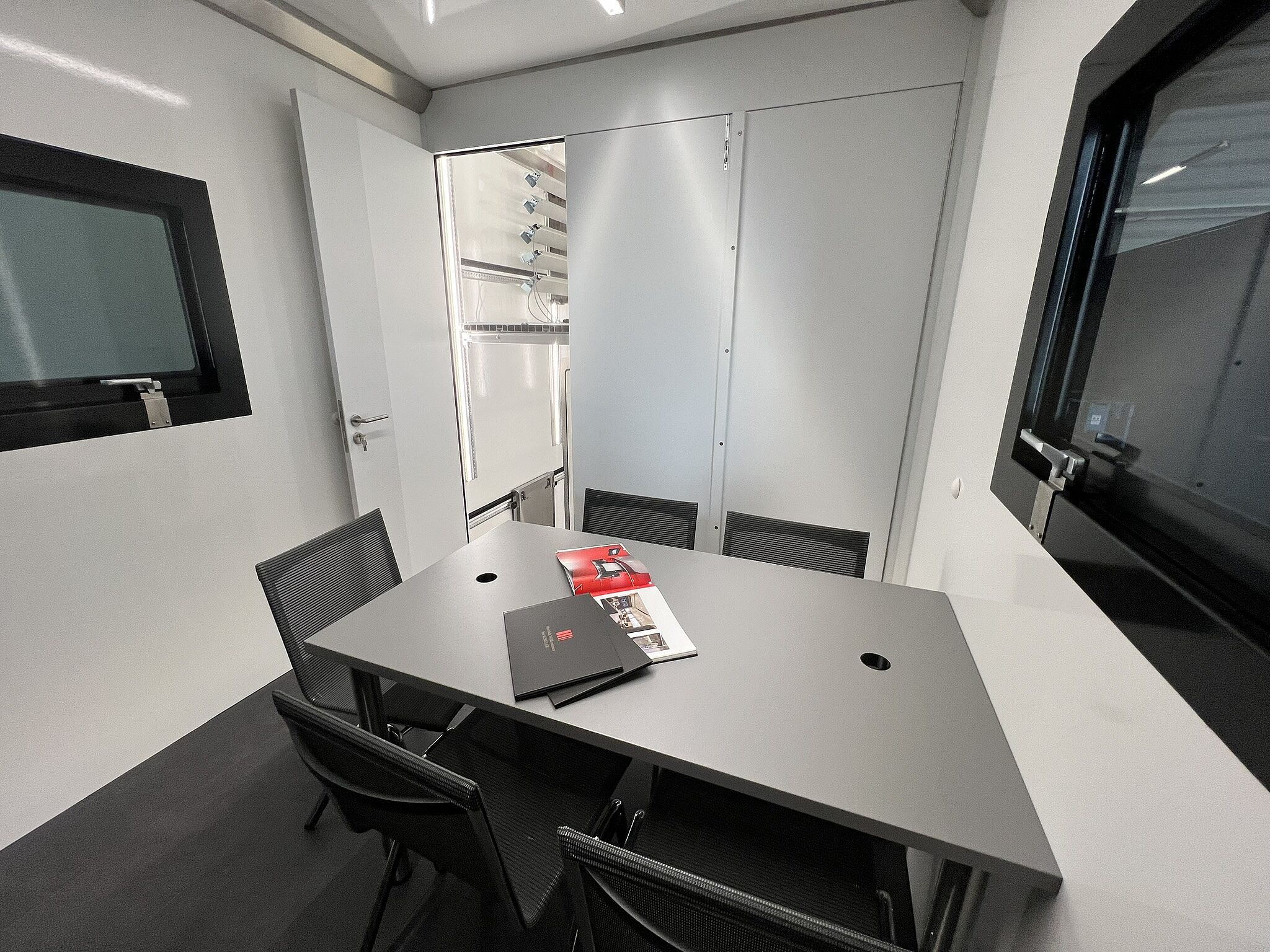 RACE TRAILER | Truck for the professional Motorsport