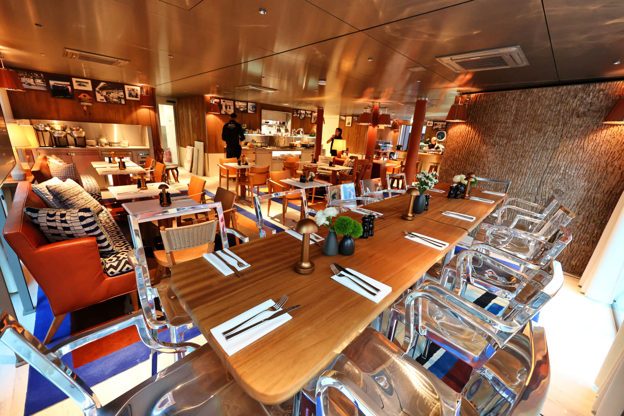 HOSPITALITY SHO 300 A guest of the best.