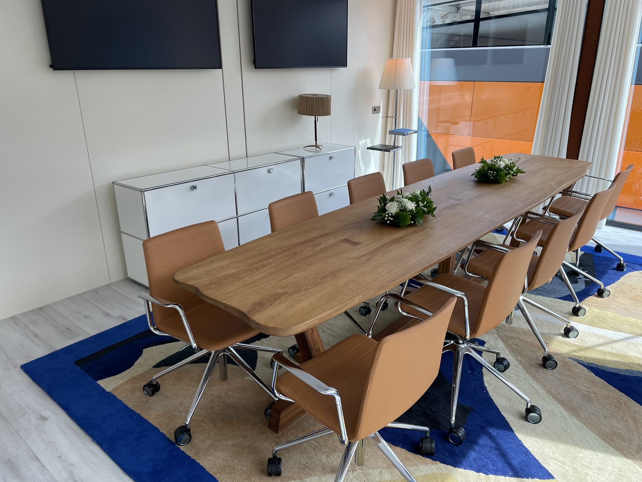 HOSPITALITY SHO 300 A guest of the best.