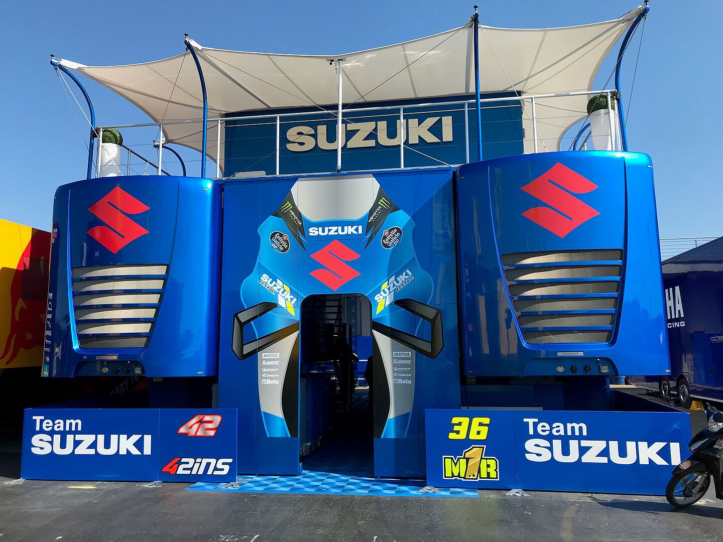 RACE BASE SRB 400 With the best view of the rostrum.