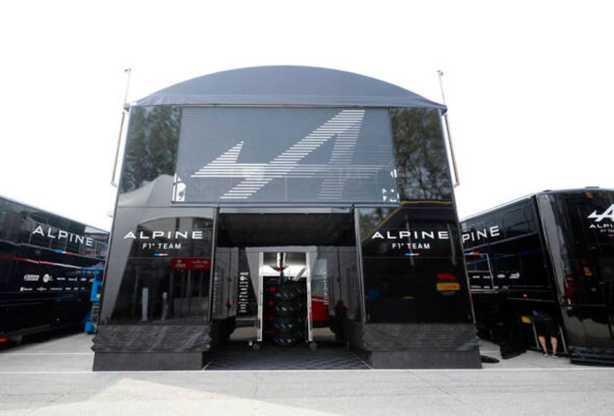 RACE BASE SRB 300 With the best view of the rostrum.