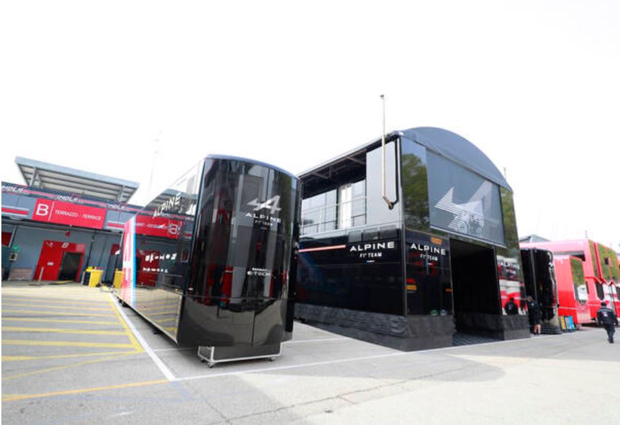 RACE BASE SRB 300 Mit der besten Aussicht aufs Podest.