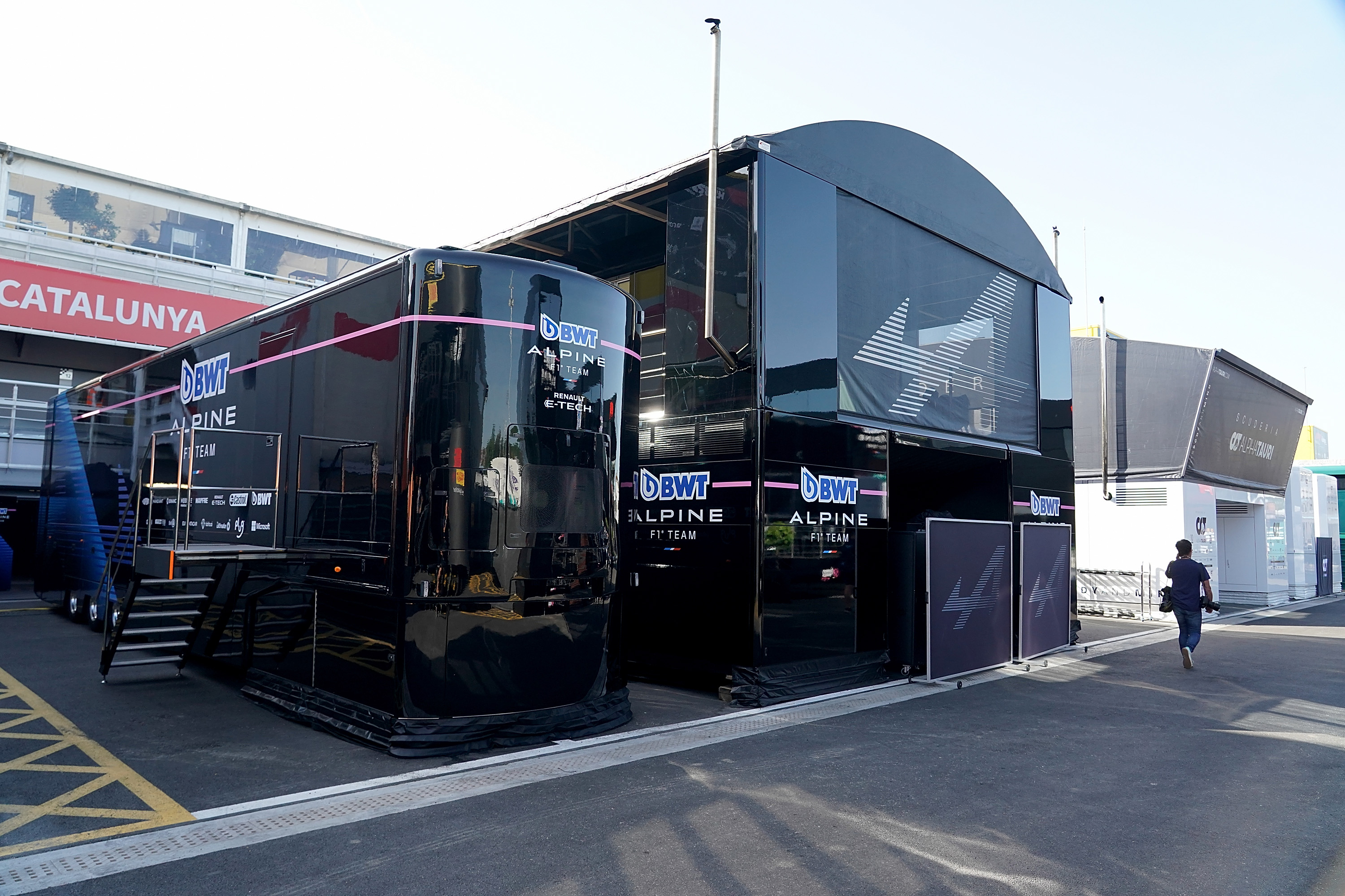 RACE BASE SRB 300 With the best view of the rostrum.