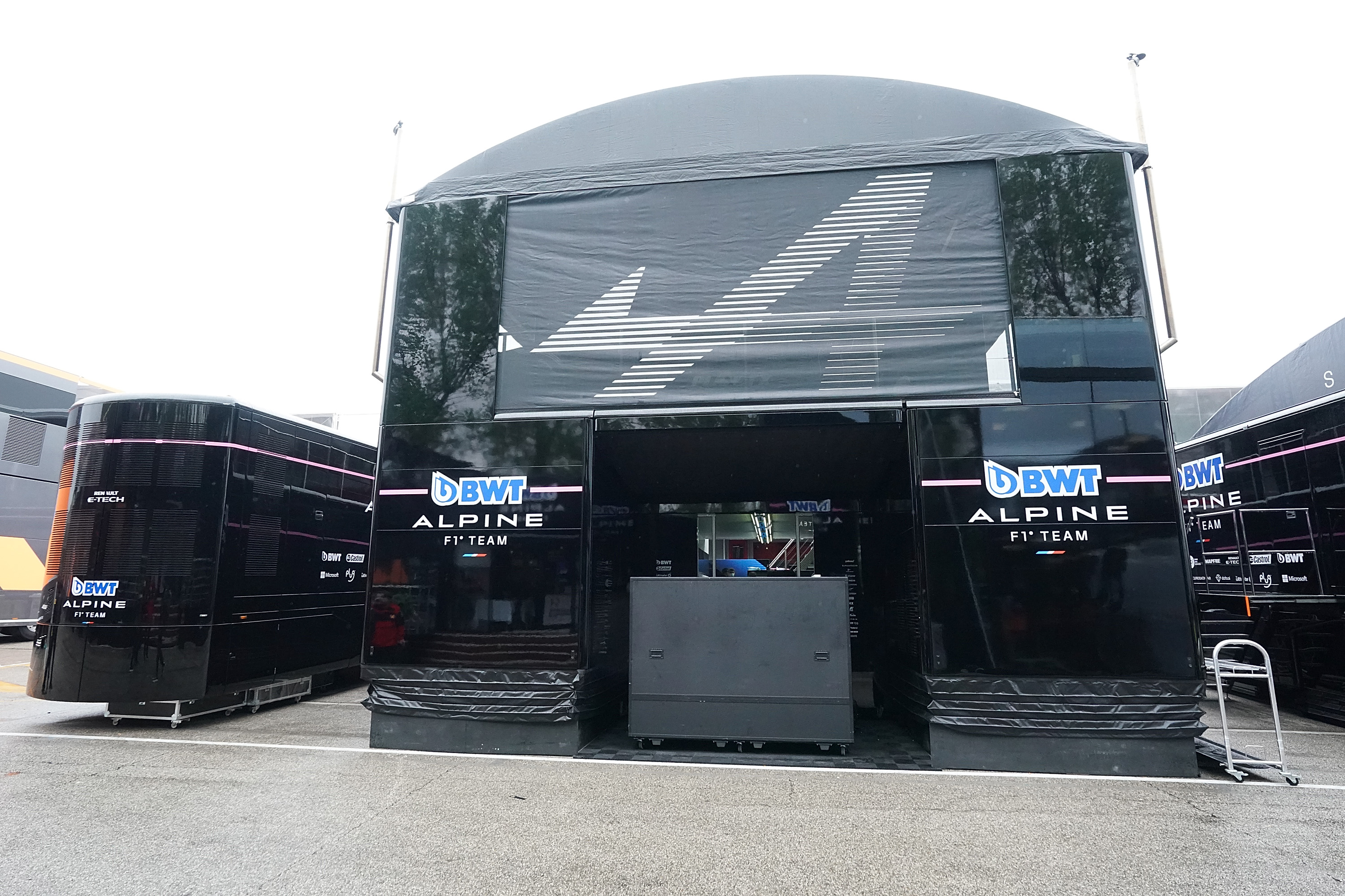 RACE BASE SRB 300 With the best view of the rostrum.