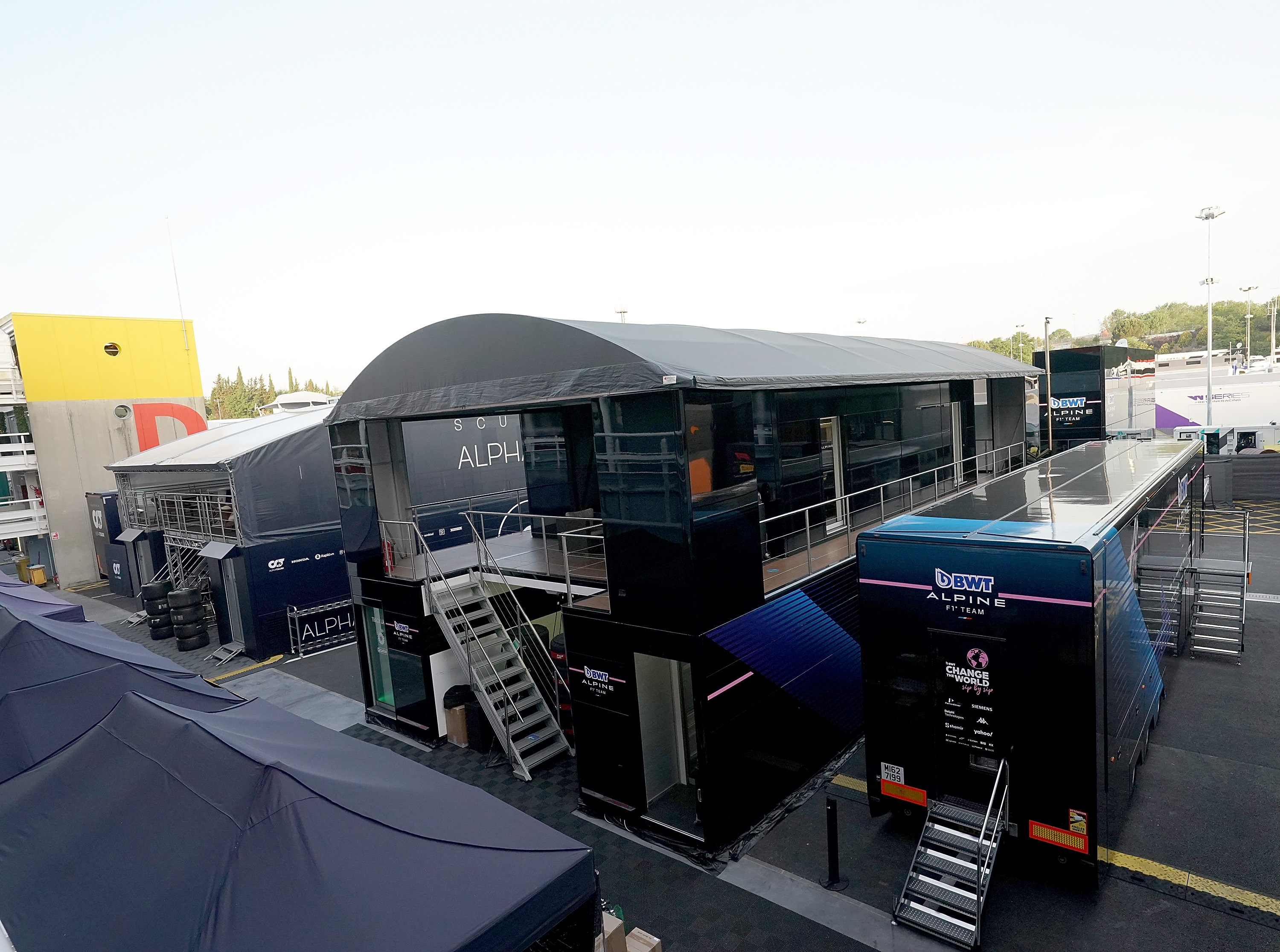 RACE BASE SRB 300 With the best view of the rostrum.