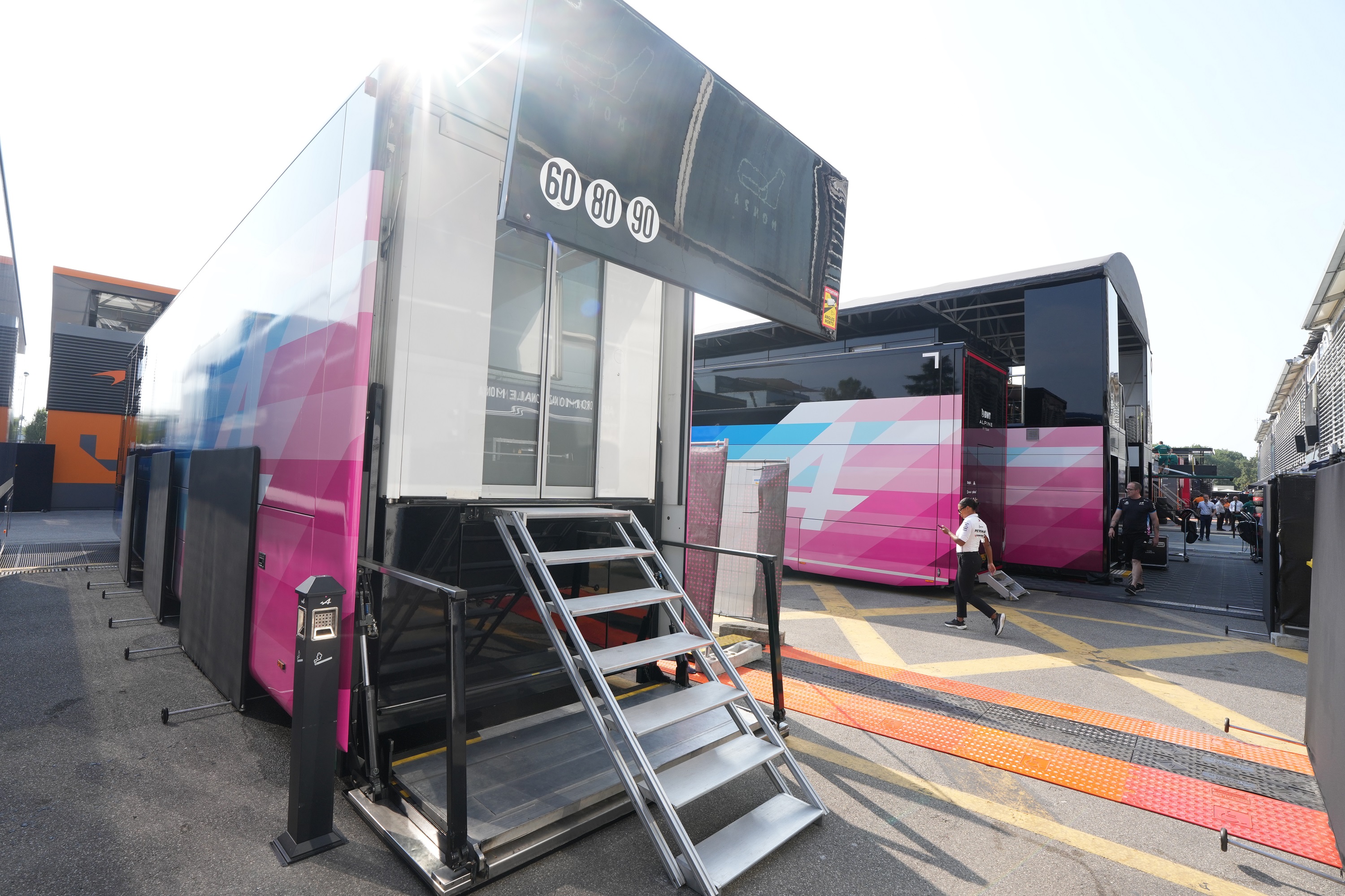 RACE BASE SRB 300 With the best view of the rostrum.