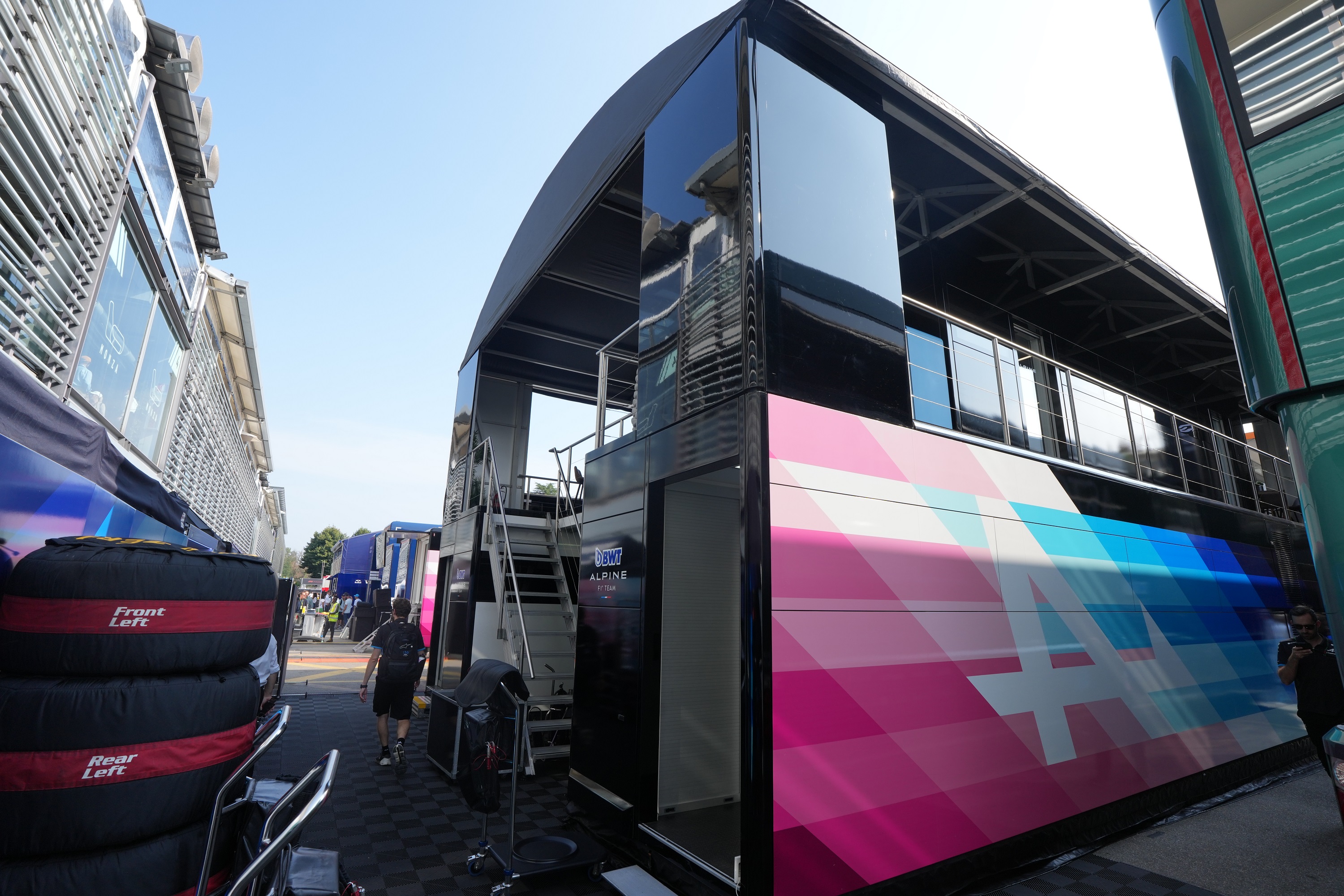 RACE BASE SRB 300 With the best view of the rostrum.