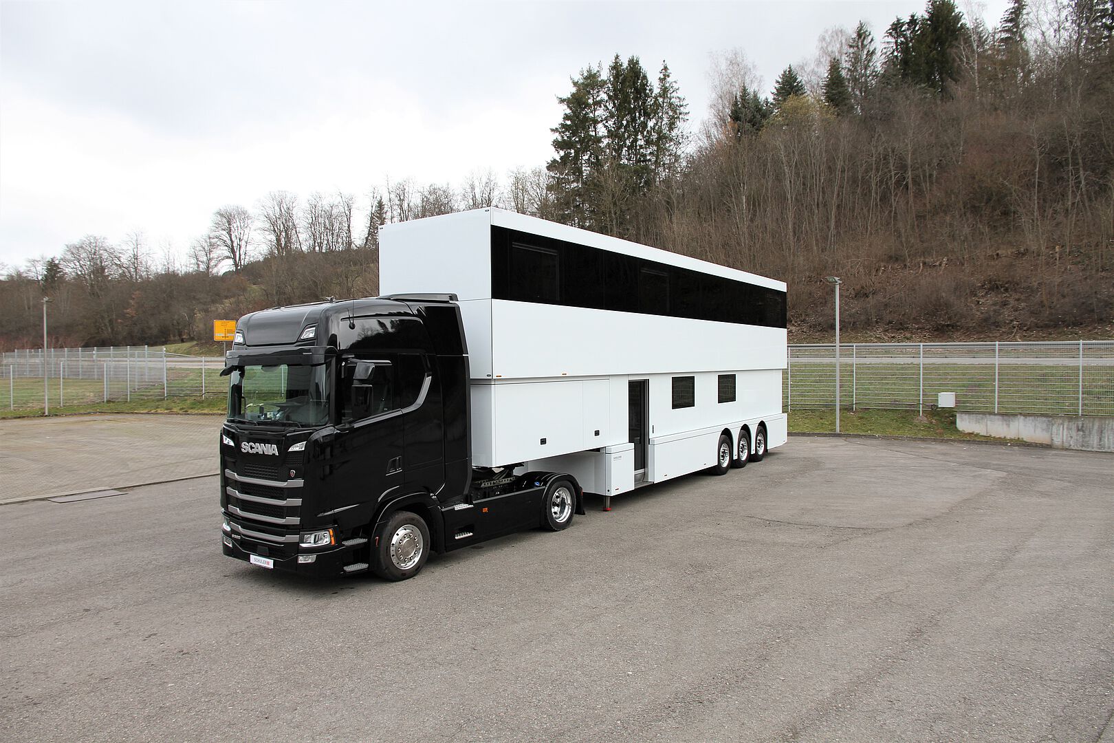 Porsche Motorsport Schuler Race Base SRB 600