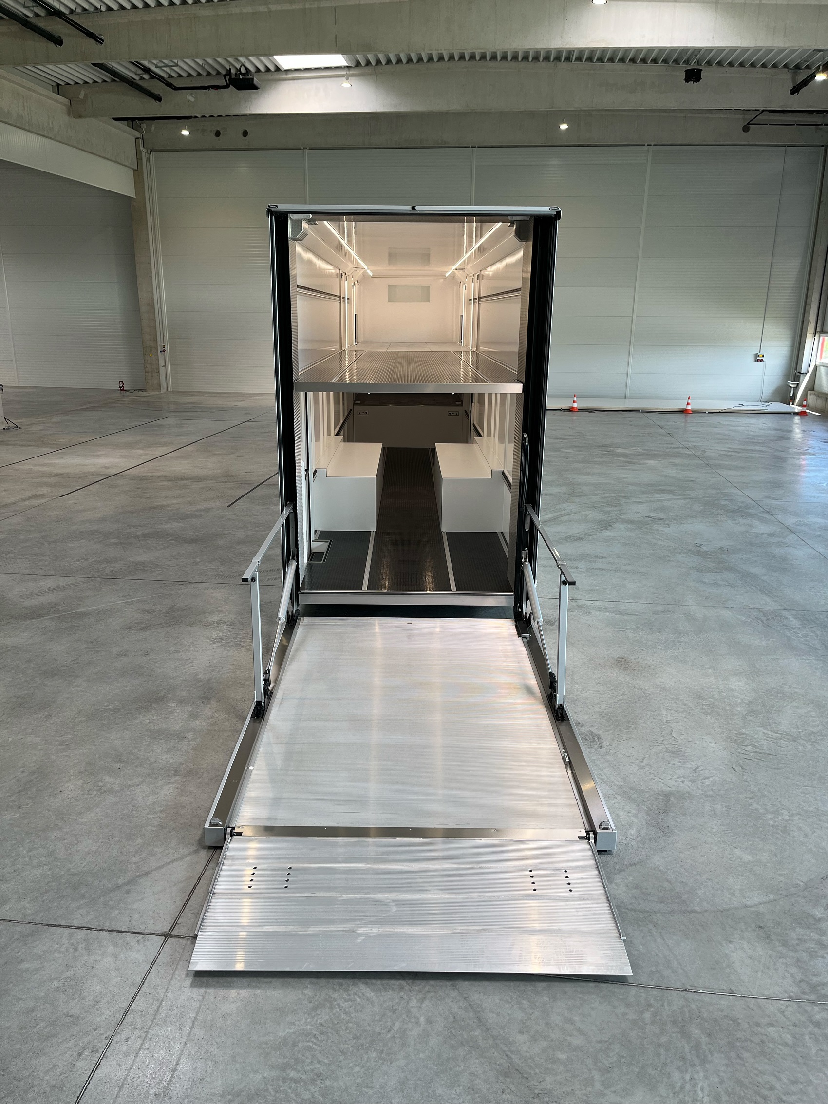 RACELINER SRL 400 The winner in the race for space & comfort