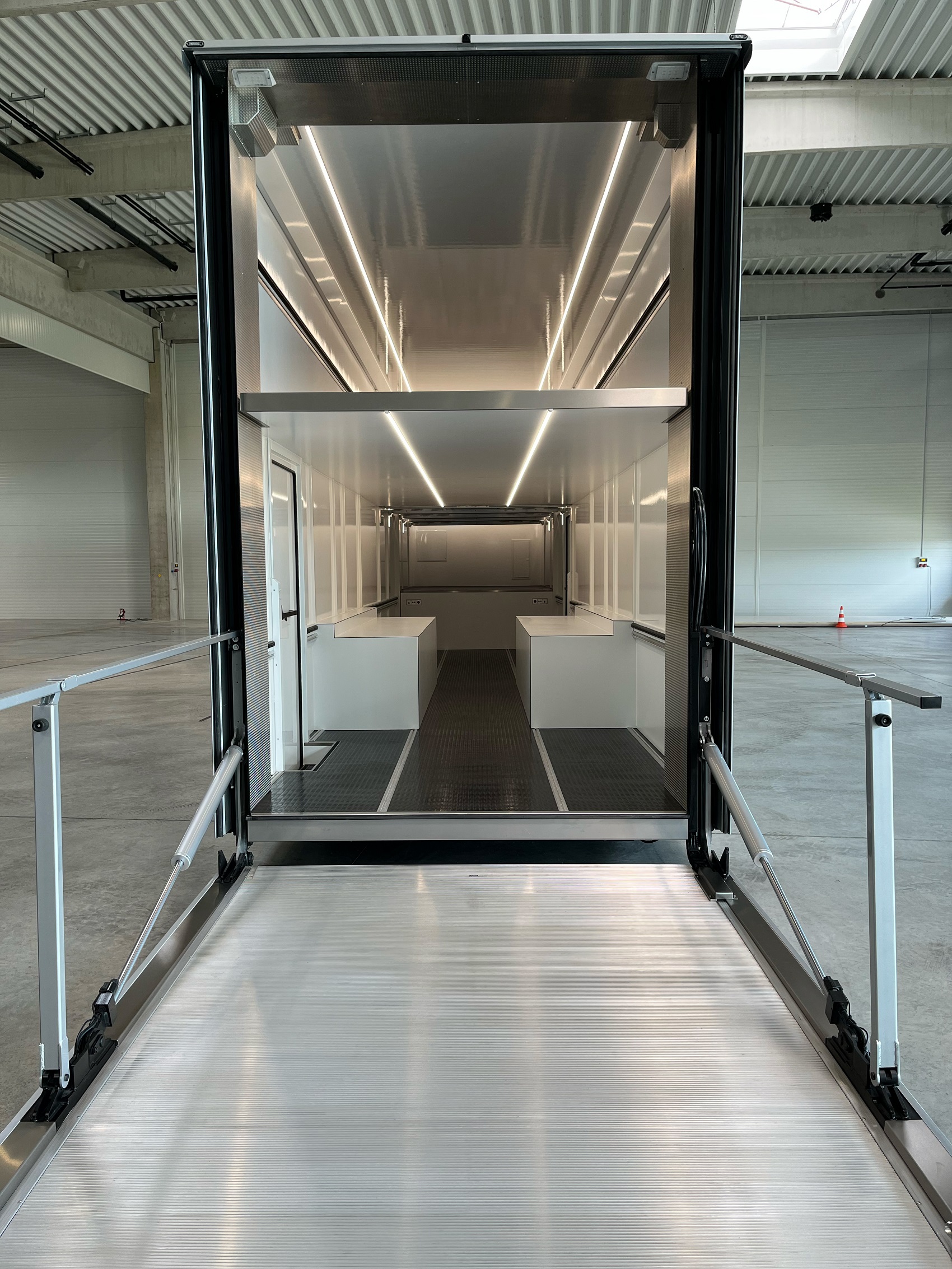 RACELINER SRL 400 The winner in the race for space & comfort