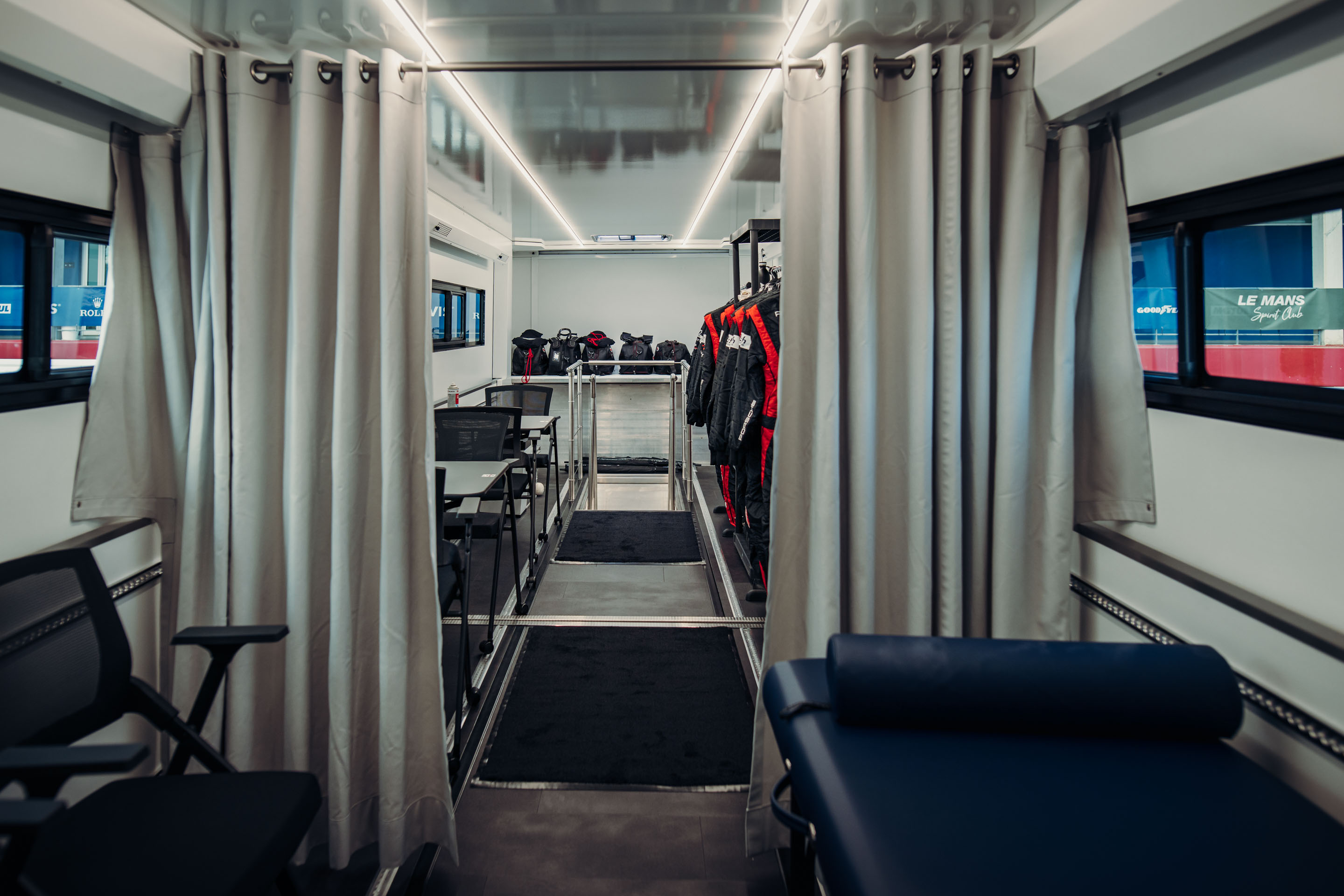 RACE BASE SRB 100 With the best view of the rostrum.