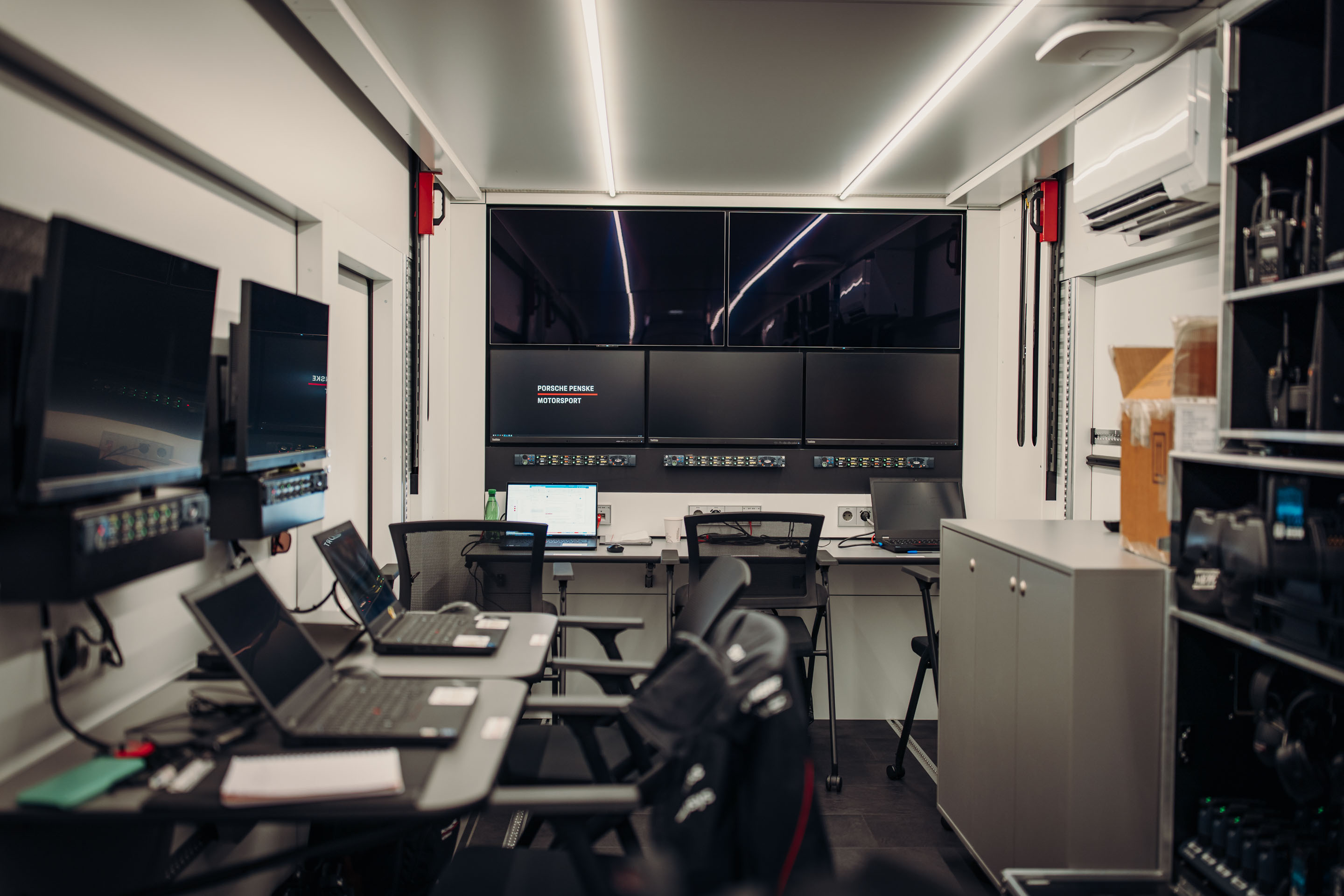 RACE BASE SRB 100 With the best view of the rostrum.