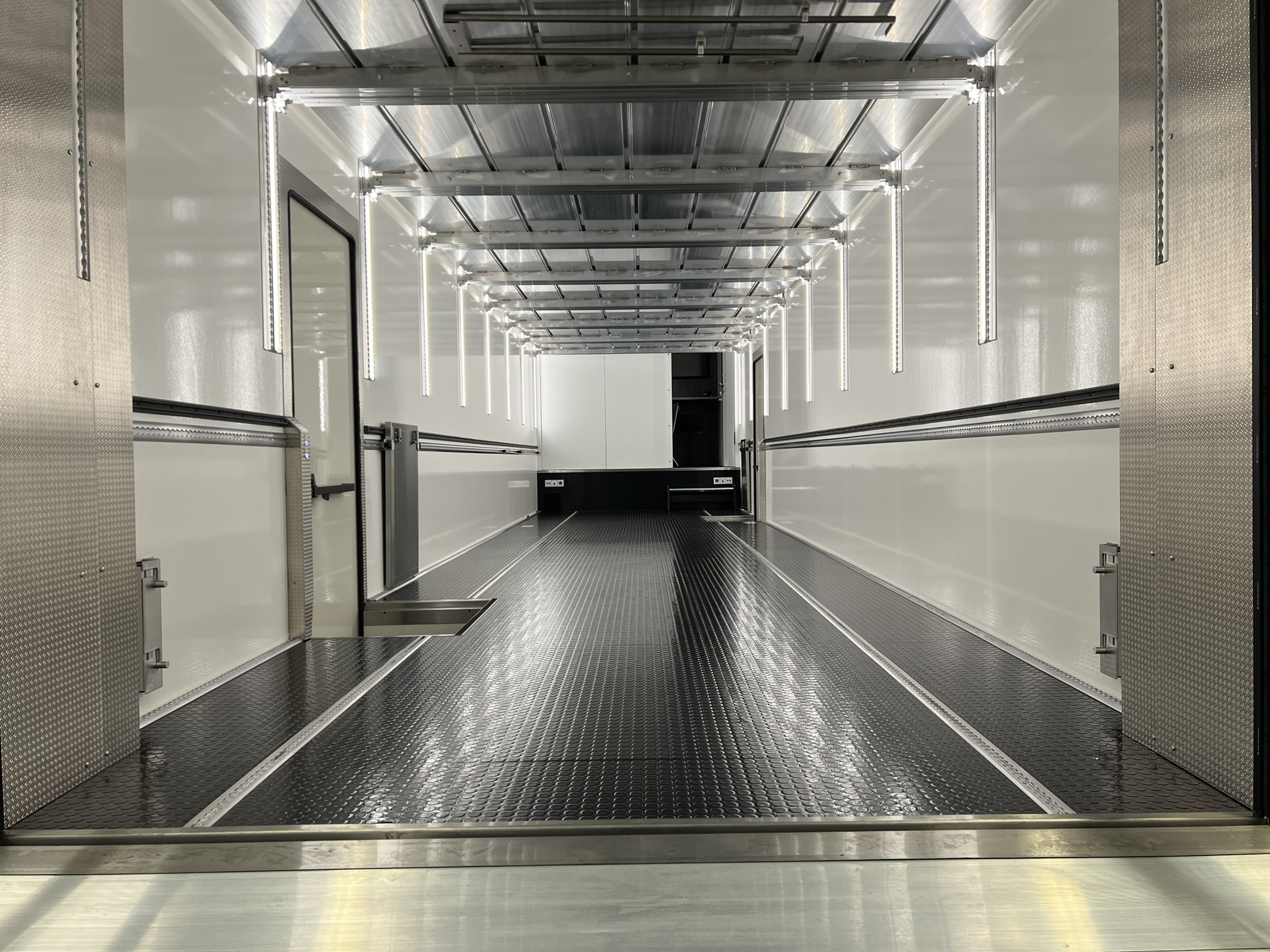 SCHULER RACELINER SRL 200 - 2022 DEMONSTRATION TRAILER