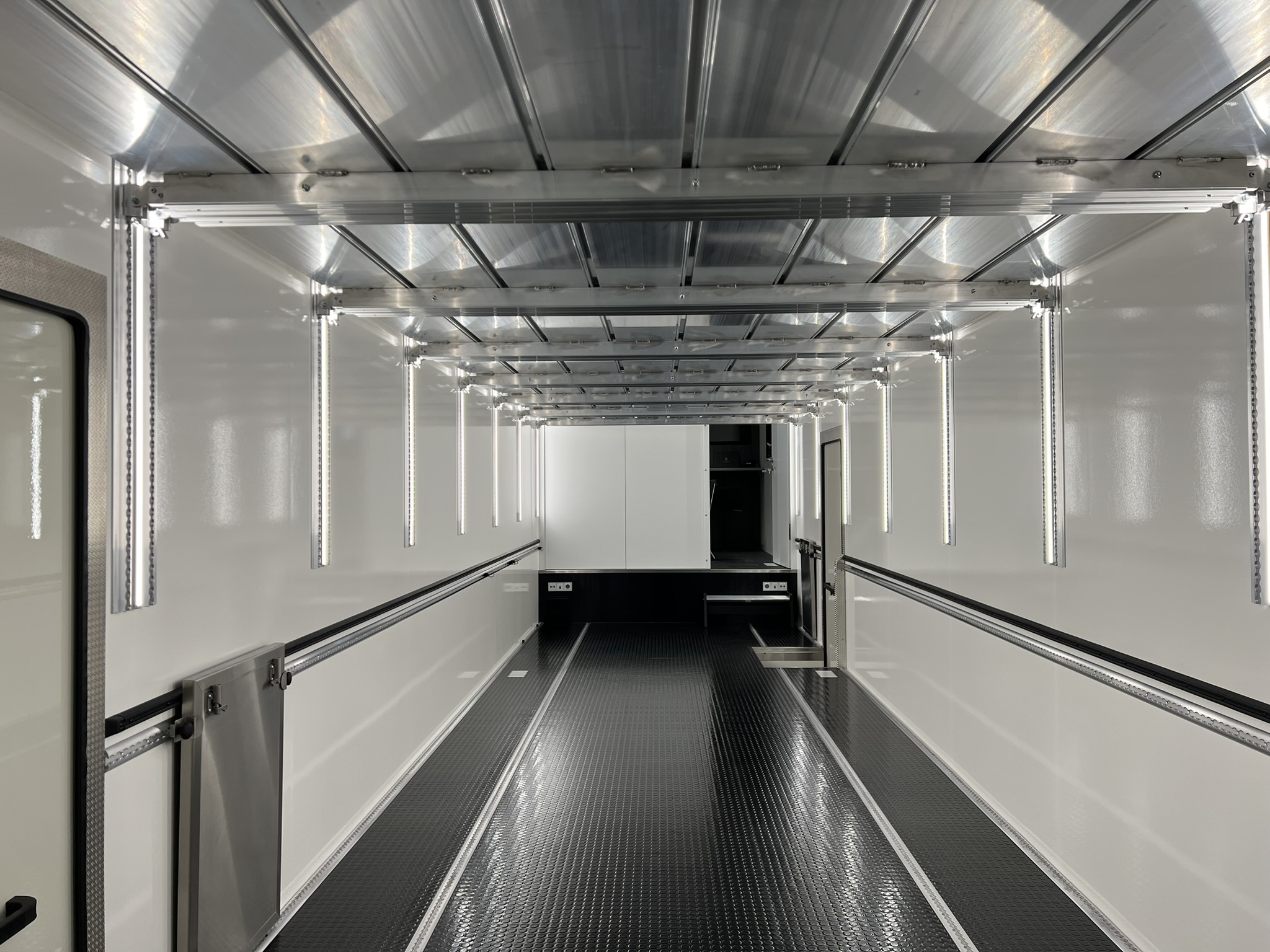 SCHULER RACELINER SRL 200 - 2022 DEMONSTRATION TRAILER