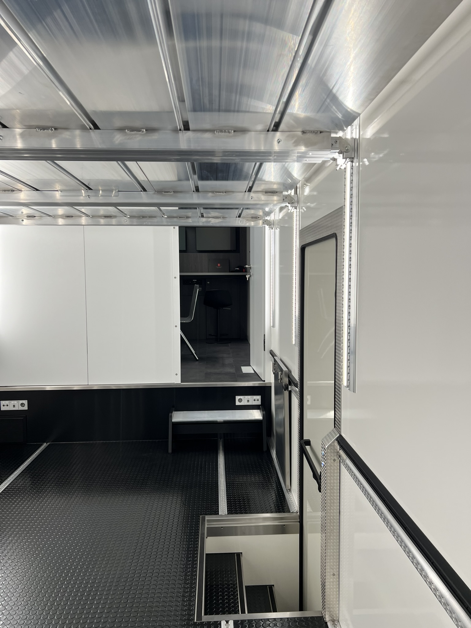 SCHULER RACELINER SRL 200 - 2022 DEMONSTRATION TRAILER